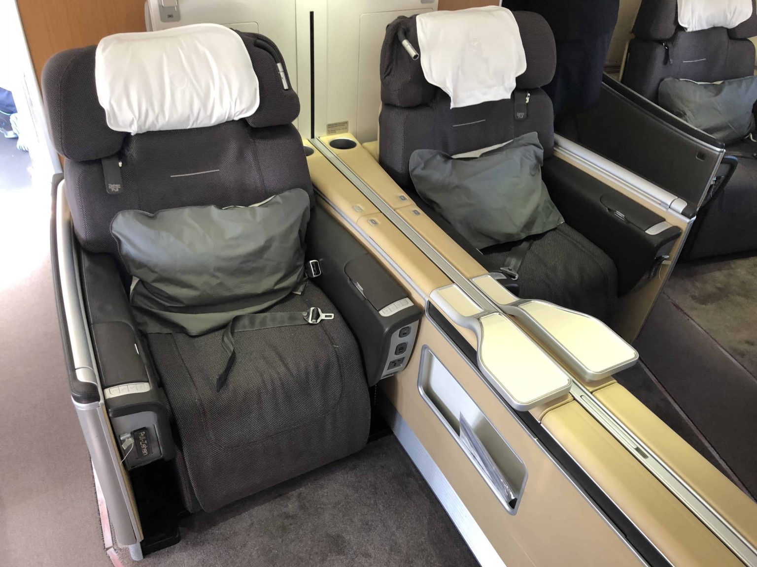 Cheap First Class Flights: 6 Valid Deals & Offers » Travel-Dealz.com