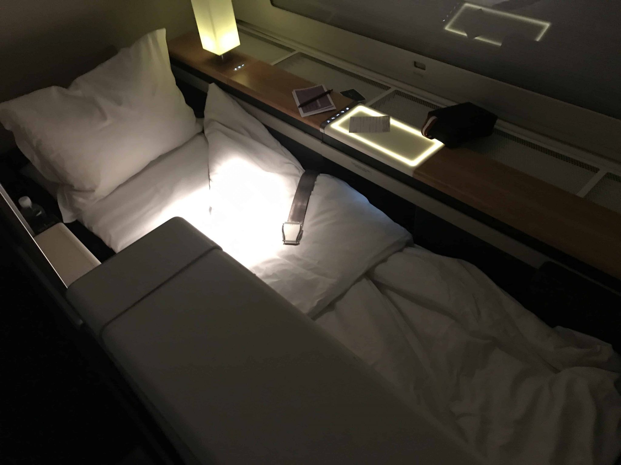 Review: Swiss FIRST CLASS in Boeing 777-300 to Hong Kong
