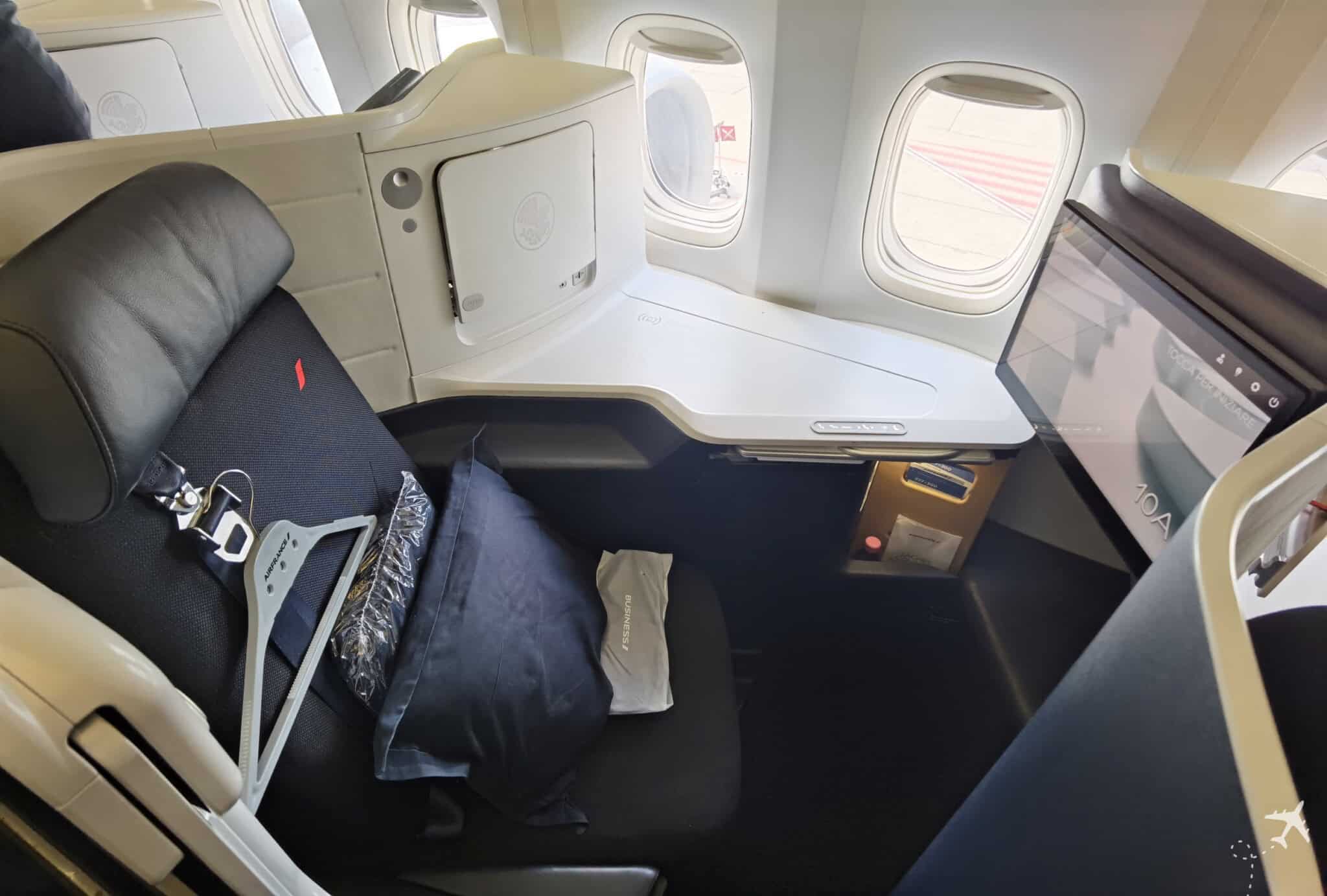Review: New Air France Business Class Suite on the Boeing 777