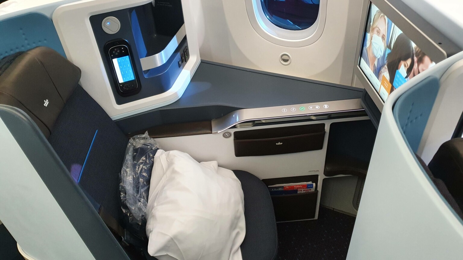 Review of KLM's World Business Class in the Boeing 787-10 from Atlanta ...