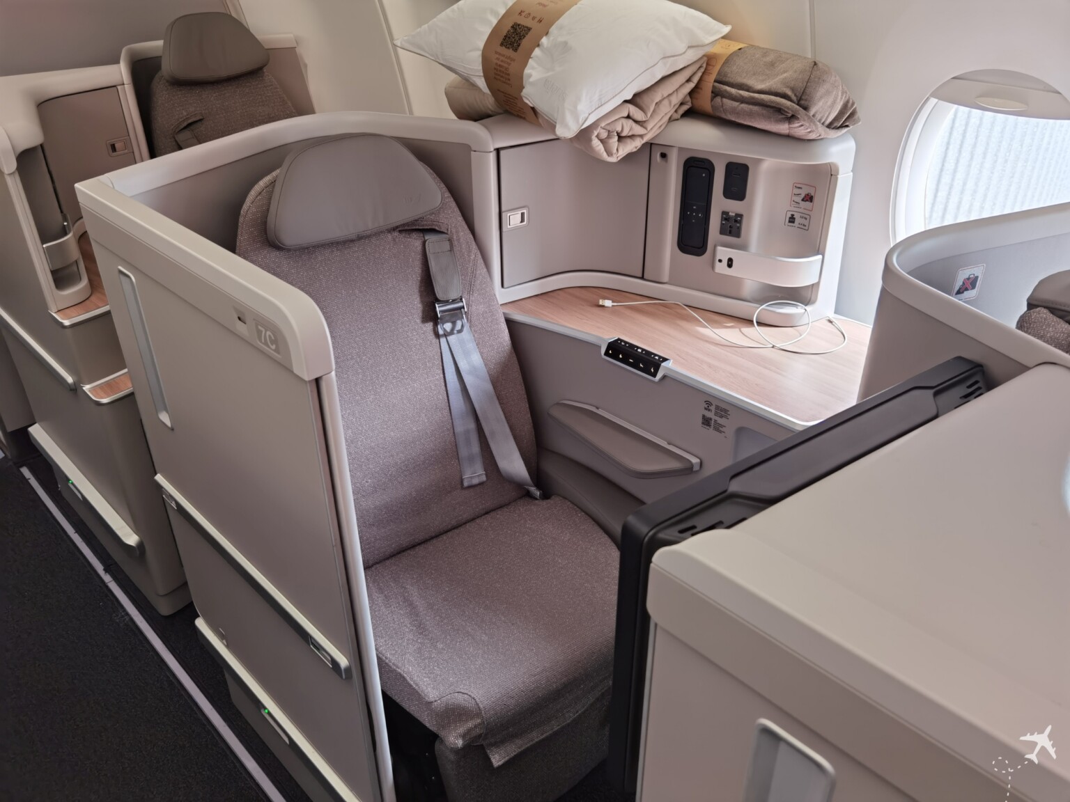 Review: New Iberia Business Class Suite on the Airbus A350 (Madrid ...